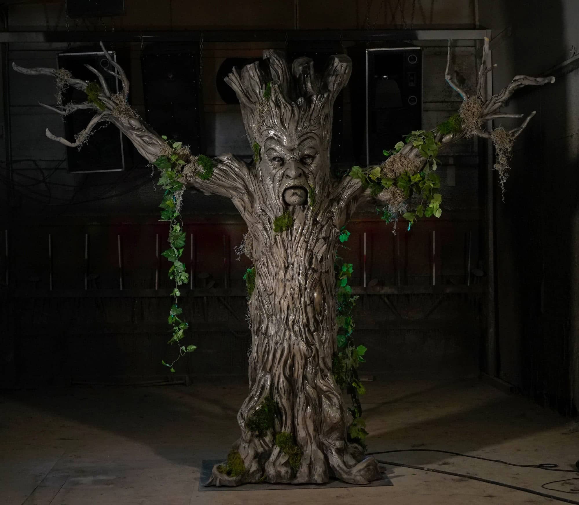 Gigantic Animatronic Talking Evil Tree - Stands Over 9.5 Ft Tall! | The ...