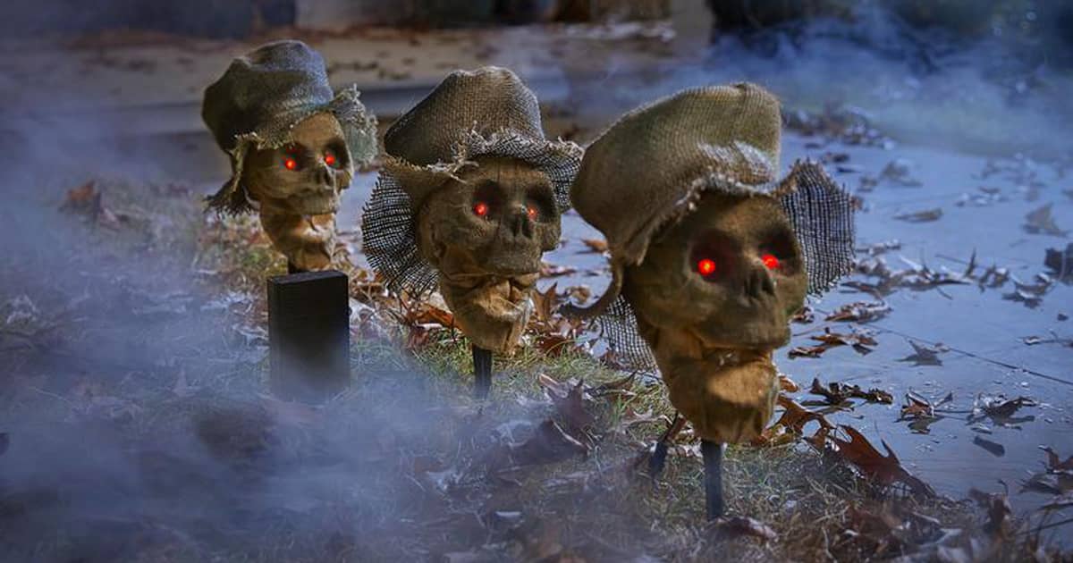 Animated Talking Scarecrow Pathway Markers | The Green Head