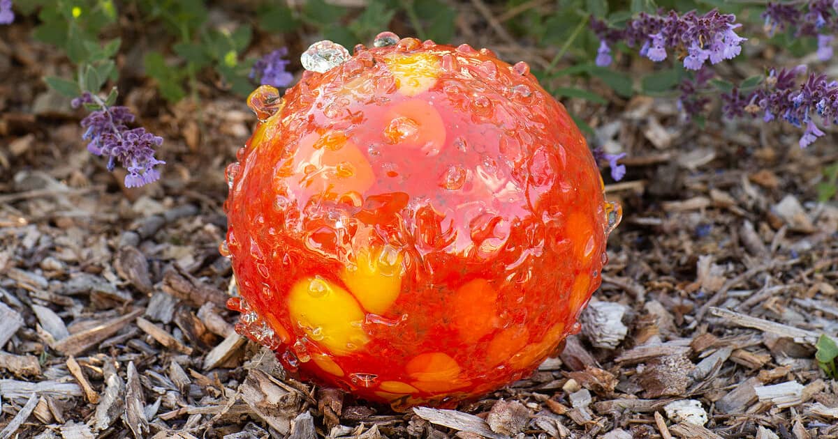 Bee Balls - Glass Orbs That Provide Drinking Water for Bees | The Green ...
