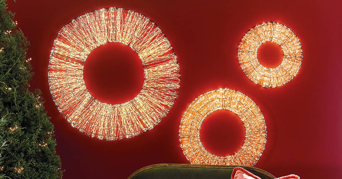 Massive Illuminated Christmas Wreath - 8,000 LEDS! | The Green Head