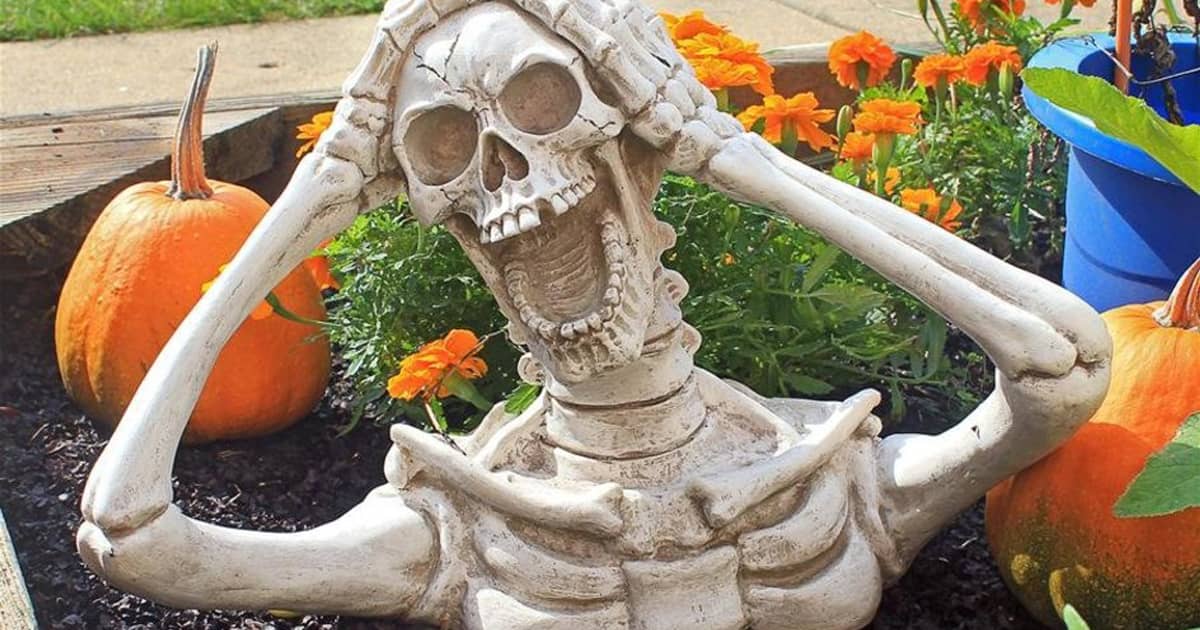 Screaming Skeleton Statue | The Green Head