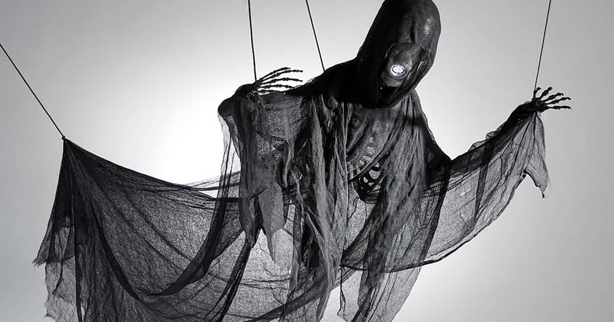 Terrifying Life-Sized Dementor Replica From Harry Potter | The Green Head