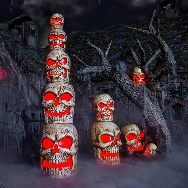 Gigantic 8 Foot Illuminated Stack of Skulls | The Green Head